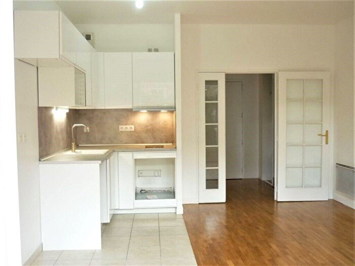 Appartement à louer - La Fontaine-Parc des Sceaux-Croix de Berny-Centre Ville, Antony - 2 pièces - 1 chambre