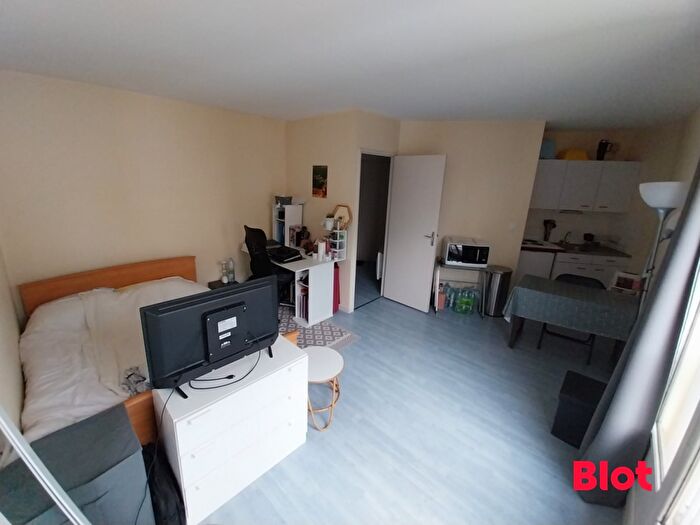 Appartement à louer - Quartiers Nord-Ouest, Villejean - 1 pièce