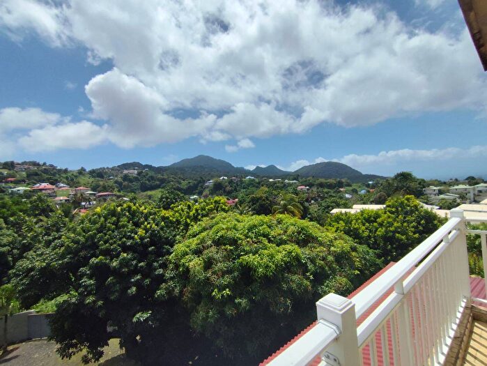 Appartement à louer - Gourbeyre - 5 pièces - 4 chambres