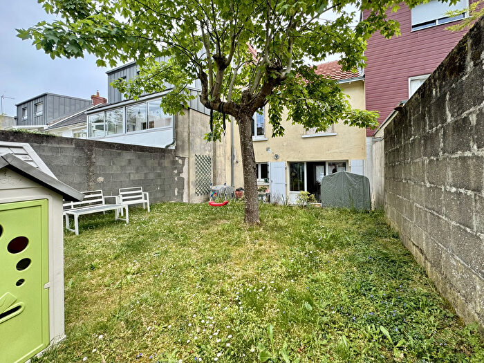 Maison à louer - Nantes, Monselet - 5 pièces - 3 chambres