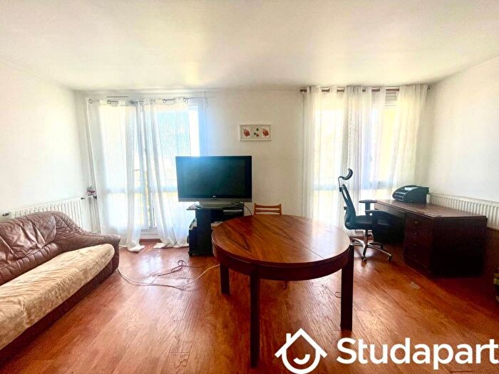 Appartement à louer - Le Pas du Lac, Montigny-le-Bretonneux - 1 pièce - 4 chambres