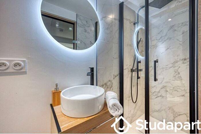 Appartement à louer - Centre-ville, Victor Hugo, Grenoble - 1 pièce