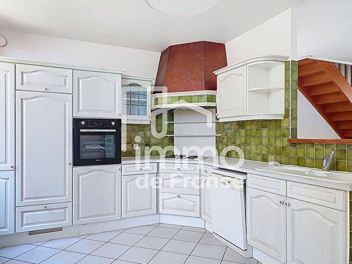 Appartement à louer - Nierme et Geilles, Oyonnax - 4 pièces - 3 chambres