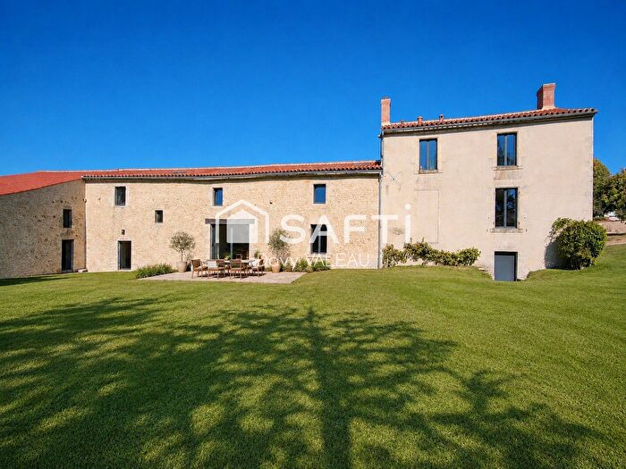 Saint-Martin-Lars-en-Sainte-Hermine : Maison 7 pièces à vendre