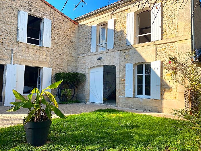 Maison à vendre - Chaniers - 8 pièces - 5 chambres