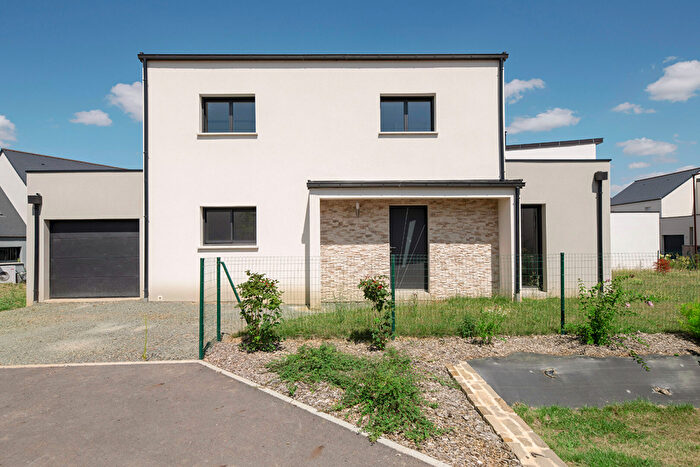 Maison à vendre - Saint-Aubin-du-Pavail - 6 pièces - 4 chambres