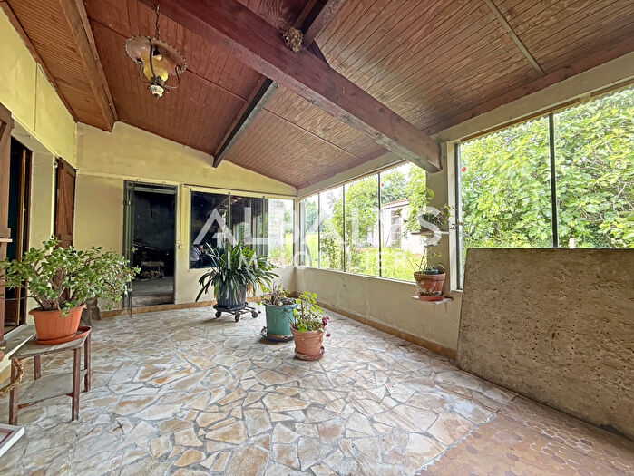 Maison 5 pièces à Petit-Palais-et-Cornemps, à vendre
