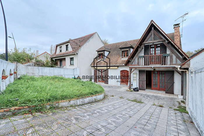 Maison à vendre - Villecresnes - 6 pièces - 4 chambres