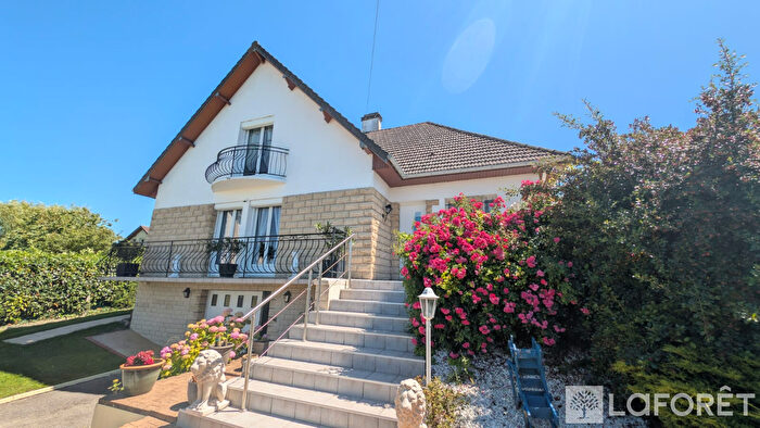 Auneuil - Maison 8 pièces à vendre