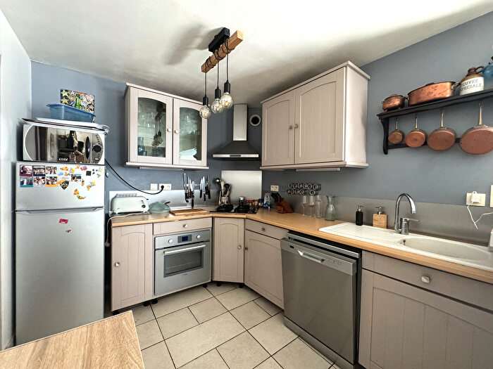 Maison à vendre - Saint-Genès-Champanelle - 5 pièces - 4 chambres