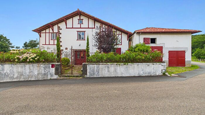 Maison à vendre - Hasparren - 10 pièces - 5 chambres