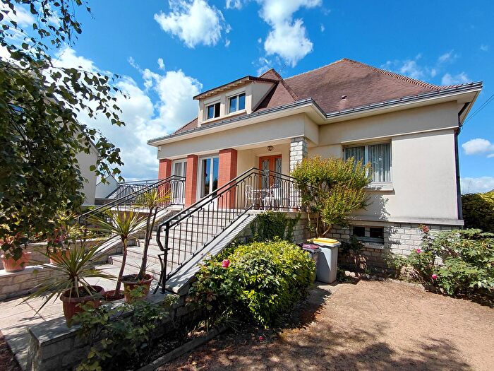 Vendôme, Centre-ville, Rochambeau : Maison 5 pièces à vendre