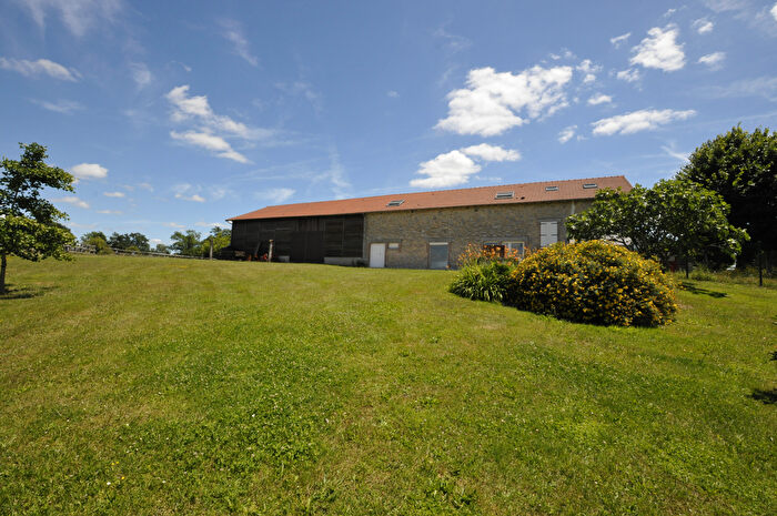 Maison 9 pièces à Saint-Hilaire-Bonneval, à vendre
