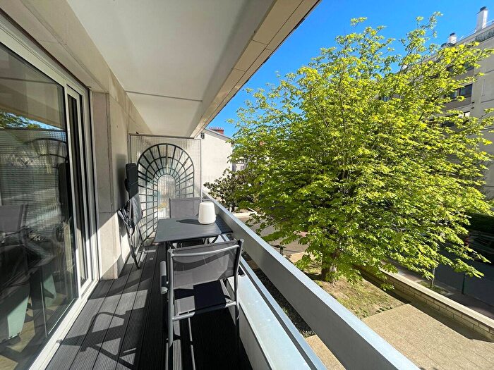 Appartement à louer - Centre Ville, Rueil-Malmaison - 5 pièces - 3 chambres