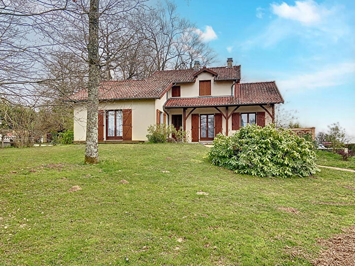 Maison à vendre - Burgnac - 5 pièces - 3 chambres