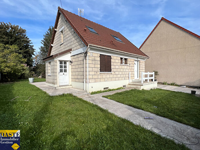 Maison 4 pièces à Pontault-Combault, Centre commercial, à louer