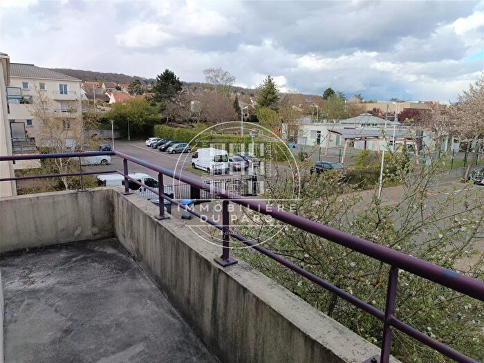 Appartement à louer - Chanteloup-les-Vignes - 3 pièces - 2 chambres