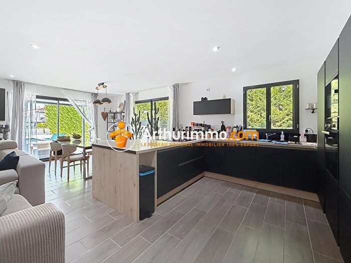 Maison 4 pièces à vendre à Four