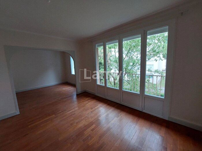 Butte, Grette, Besançon : Appartement 4 pièces à louer