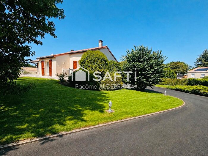 Parthenay : Maison 7 pièces à vendre