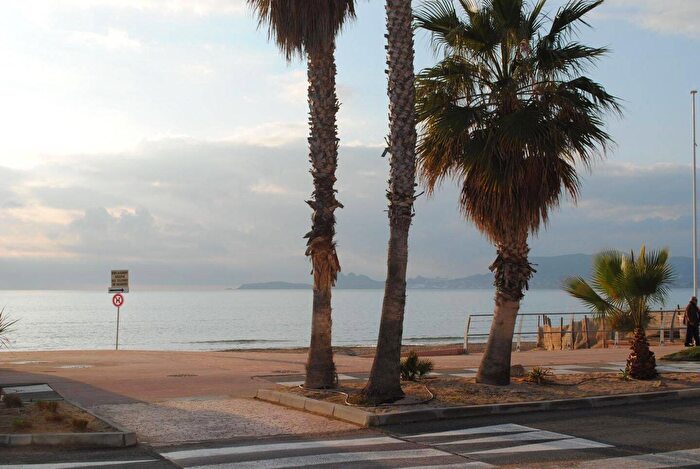 Saint-Cyr-sur-Mer : Appartement 3 pièces à louer