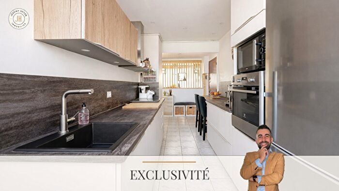 Appartement à vendre - Saint-Priest - 4 pièces - 3 chambres
