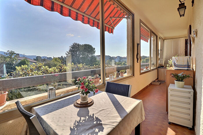 Appartement à vendre - Marseille e  - 5 pièces - 3 chambres