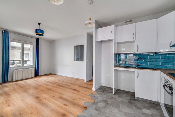 Appartement à vendre - Paris e , Barbès, Château Rouge - 3 pièces - 2 chambres