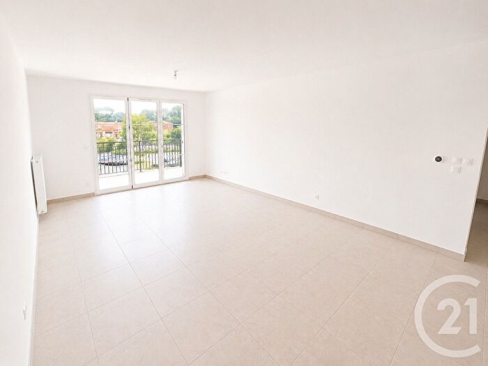 Appartement 4 pièces à Roquefort-les-Pins, à louer