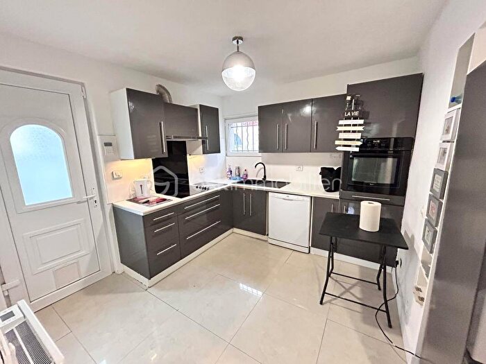 Appartement à louer - Centre Ville, Corbeil-Essonnes - 3 pièces - 2 chambres