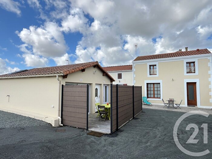 Maison à vendre - Saint-Laurent-de-la-Prée - 5 pièces - 3 chambres