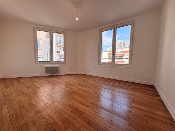 Appartement à louer - Garibaldi-Ottino-Porte de Saint Ouen, Saint-Ouen - 2 pièces - 1 chambre