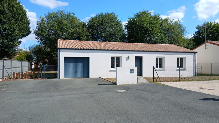 La Chaize-le-Vicomte : Maison 4 pièces à vendre