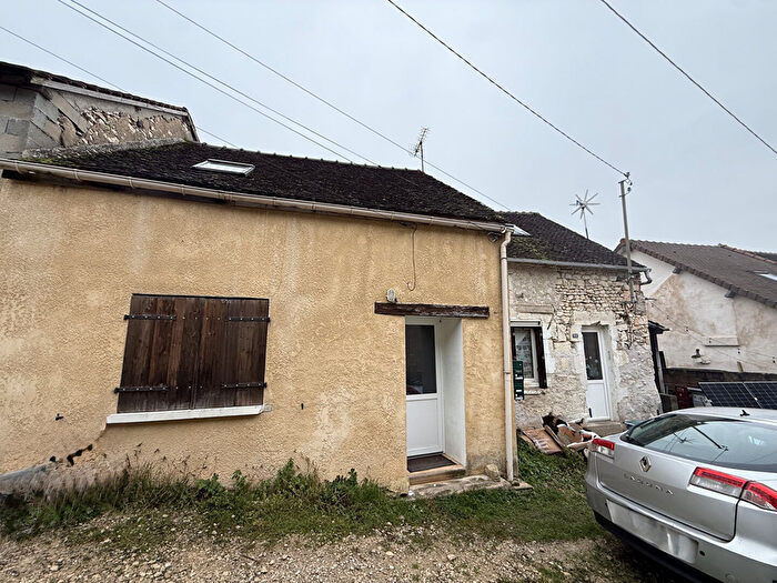 Laroche-Saint-Cydroine : Maison 2 pièces à vendre