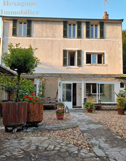 Maison à vendre - Neuvy-sur-Loire - 9 pièces - 6 chambres