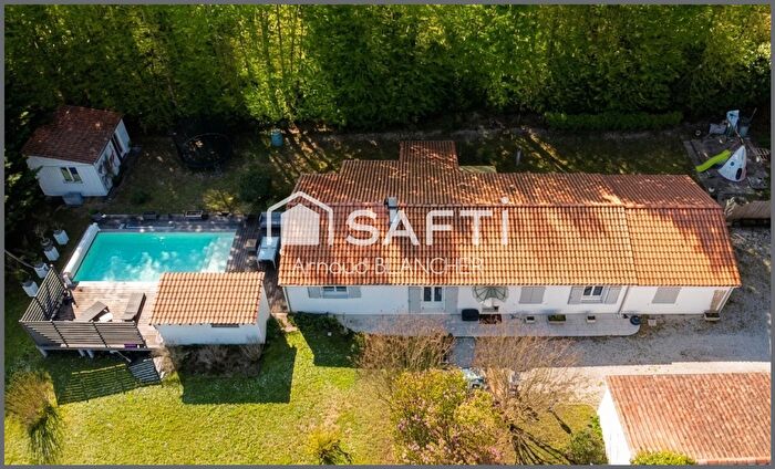 Maison à vendre - Saint-Yrieix-sur-Charente - 9 pièces - 5 chambres