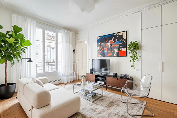 Appartement à vendre - Paris e , Porte de Clignancourt, Porte Montmartre, Moskowa - 2 pièces - 1 chambre