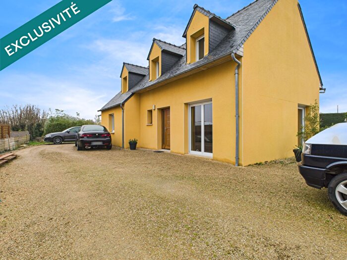 Maison à vendre - Saint-Servais - 6 pièces - 5 chambres