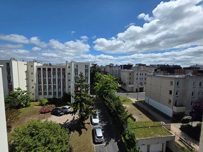 Plateau-Grèves-Europe-Gare du Stade-Fossés Jean, Colombes : Appartement 3 pièces à louer