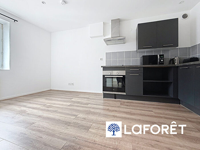 Appartement à louer - Bourgoin-Jallieu, Centre-ville, Pont Saint-Michel - 2 pièces - 1 chambre