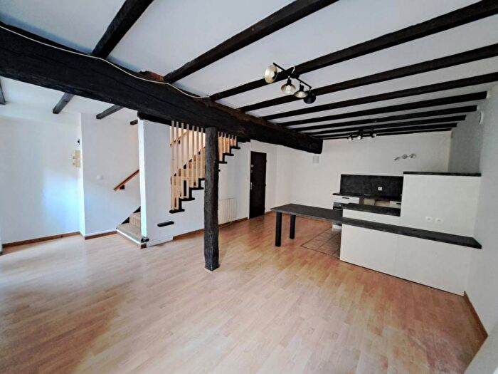 Appartement à louer - Beaurepaire - 4 pièces - 2 chambres