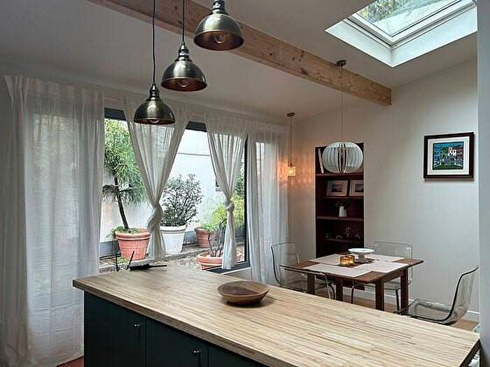 Maison à louer - Epinettes-Bessières, Paris ème arrondissement - 3 pièces - 2 chambres