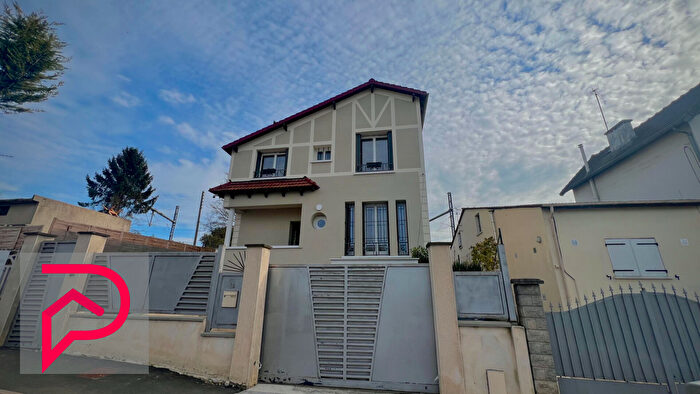 Maison à vendre - Goussainville, Buttes Chaumont, Buttes aux Oies, Grand Pré, Demoiselles - 5 pièces - 3 chambres