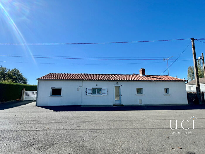 Maison 5 pièces à Saint-Martin-des-Noyers, à vendre