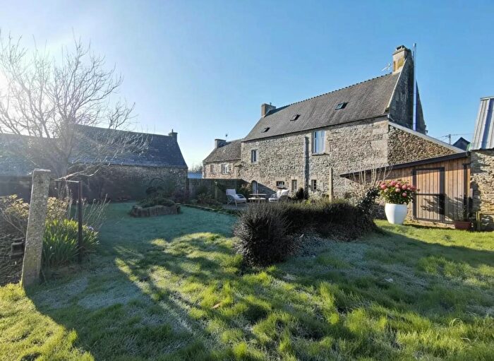 Maison à vendre - Pleyber-Christ - 10 pièces - 8 chambres