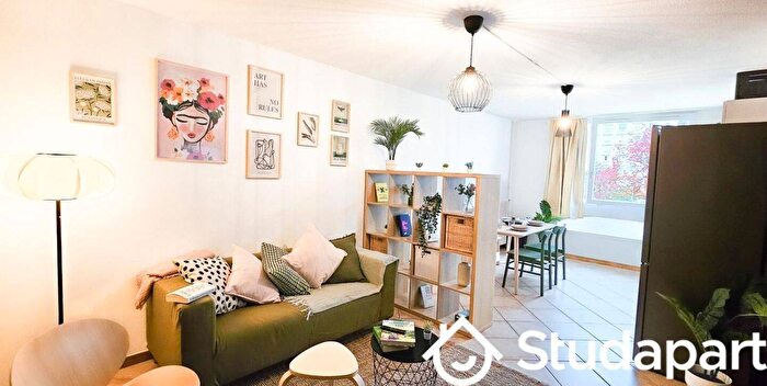 Appartement à louer - Le Bachut, Lyon ème arrondissement - 1 pièce - 2 chambres