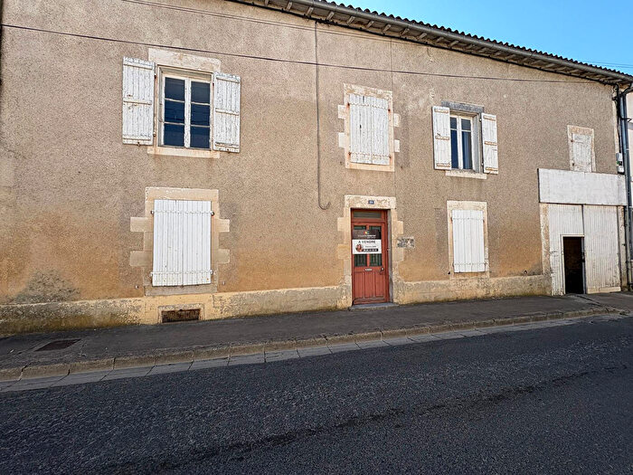 Maison à vendre - Chef-Boutonne - 7 pièces - 5 chambres