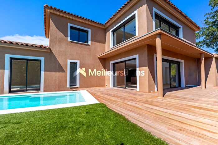 Roquebrune-sur-Argens, Les Fourques, Le Défens, Les Quatre Chemins : Maison 5 pièces à vendre