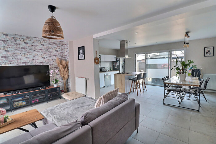 Saint-Aubin-d'Aubigné : Maison 5 pièces à vendre