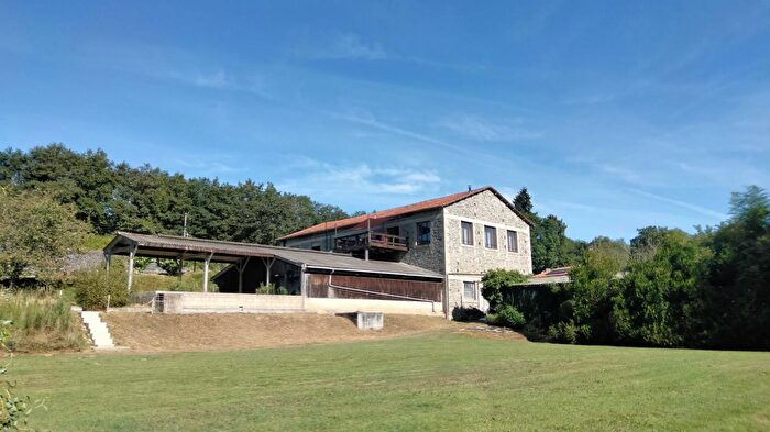 Maison à vendre - Lessac - 7 pièces - 4 chambres